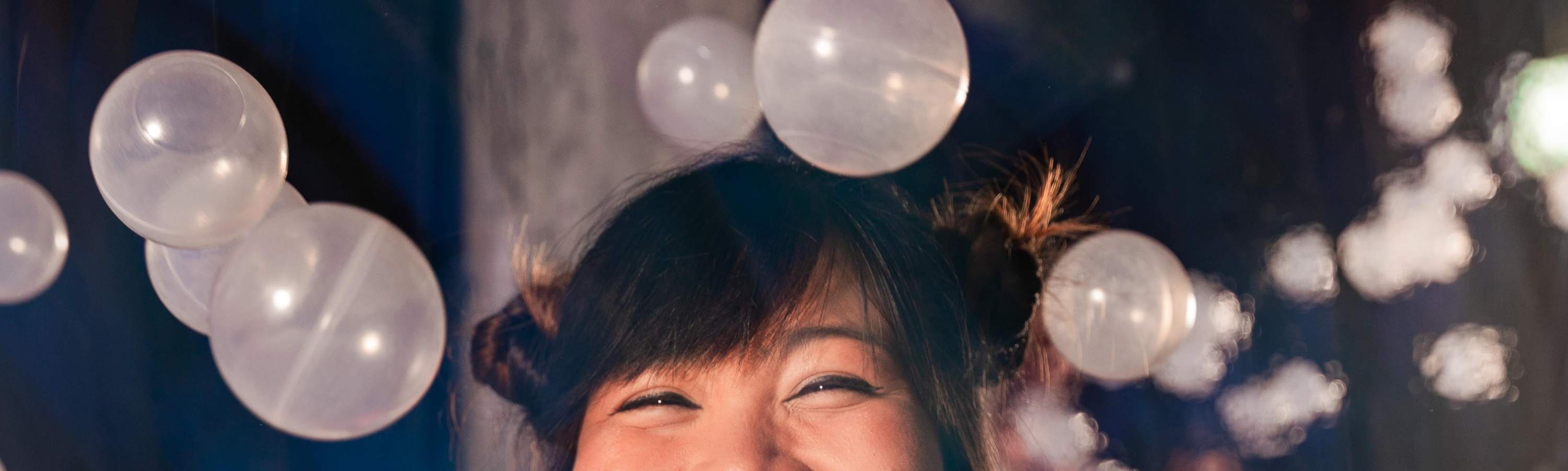 [KLOOK SPECIAL] 90minGlowBall Adult Ball Pit Bar - Klook